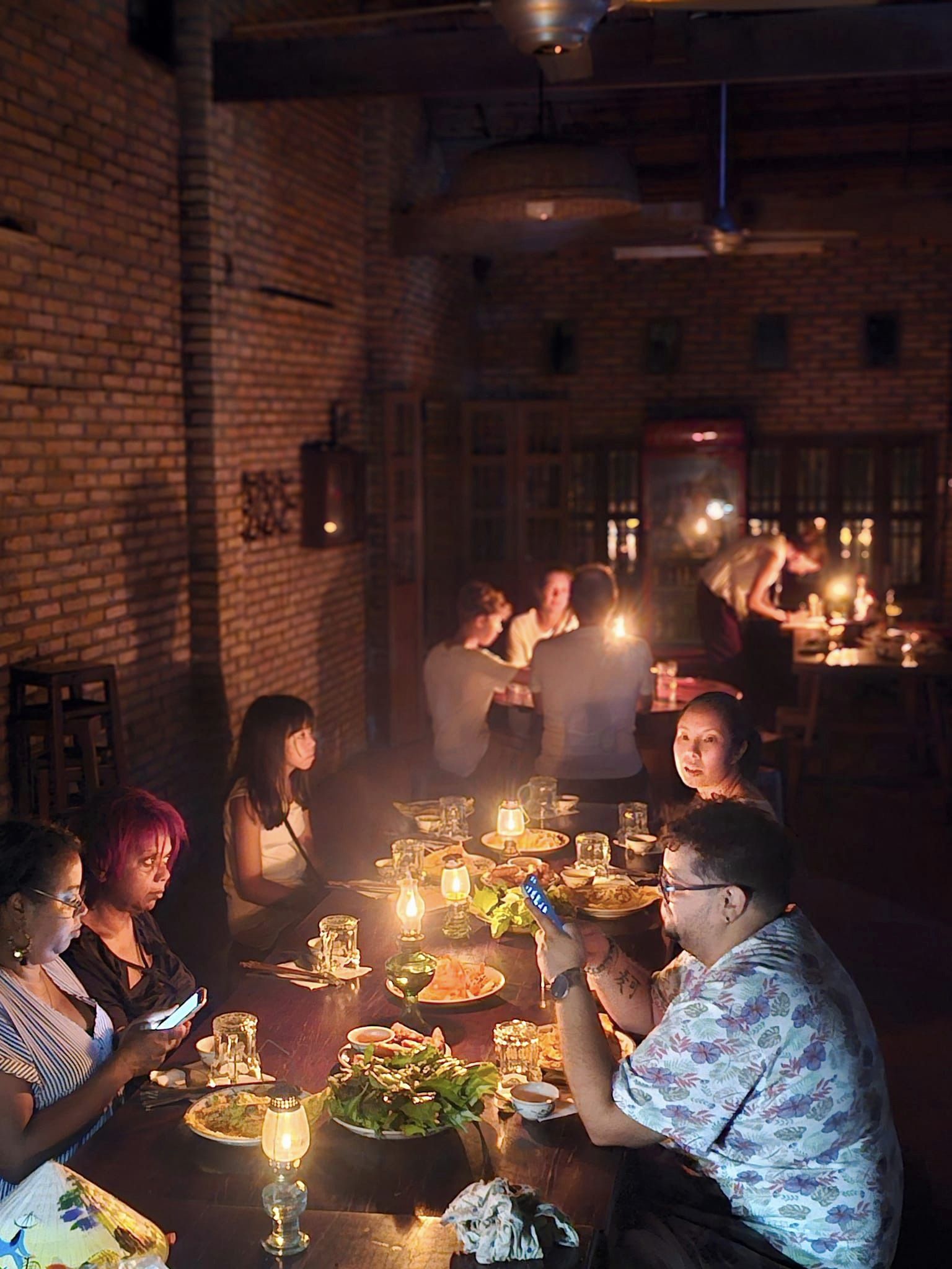 Cây đèn dầu - biểu tượng một thời hồn quê Việt